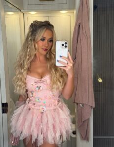 Megan Moroney: Net Worth, Height, Age, Biography, Boyfriend, & Weight ...